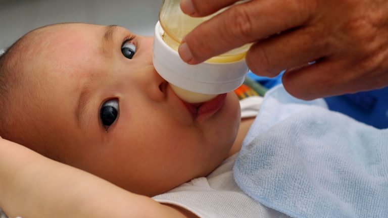 Similac Pro Sensitive vs Total Comfort - Which Is Better? - Infant Empire